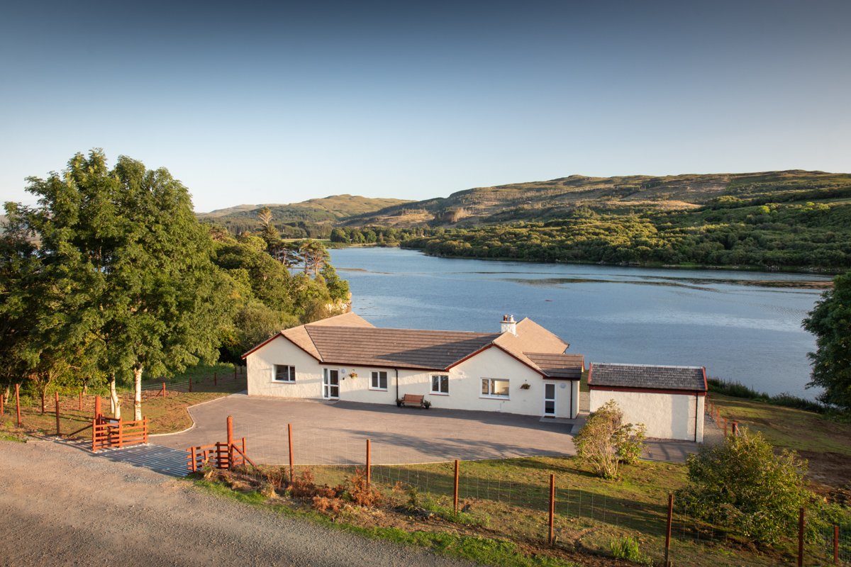 Camus Cuin self-catering holiday cottage by Loch Cuin on the Isle of Mull