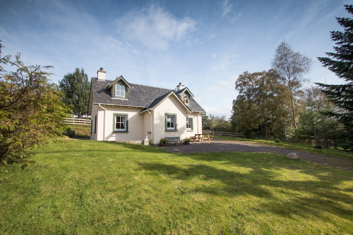 Stay at Prairie Cottage on the east coast of the Isle of Mull